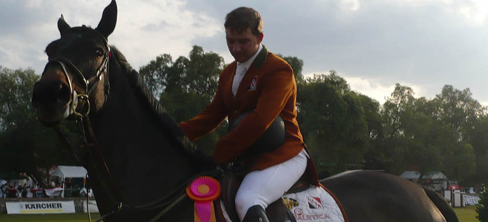 Mexicano galopa rumbo al podio en equitación | Aristegui Noticias