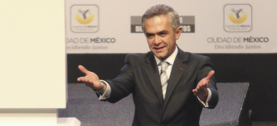 Mancera se compromete a consolidar una "capital social" | Aristegui ...