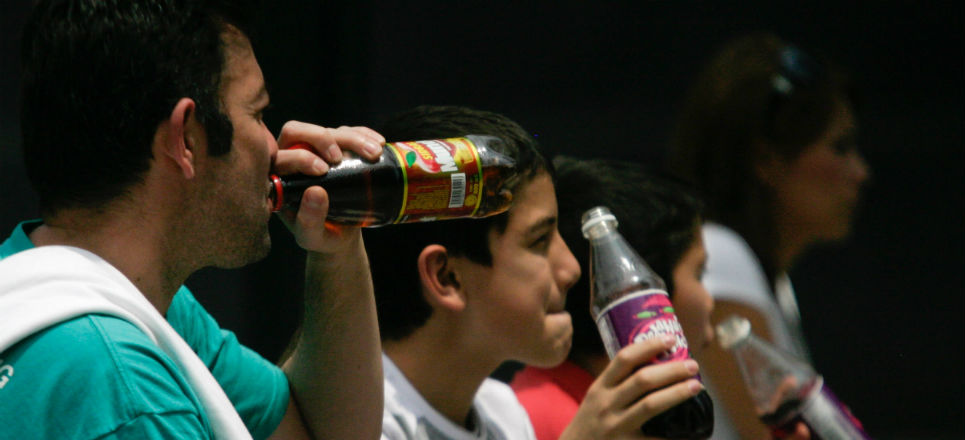 9 de cada 10 niños mexicanos son inducidos a consumir refresco ...