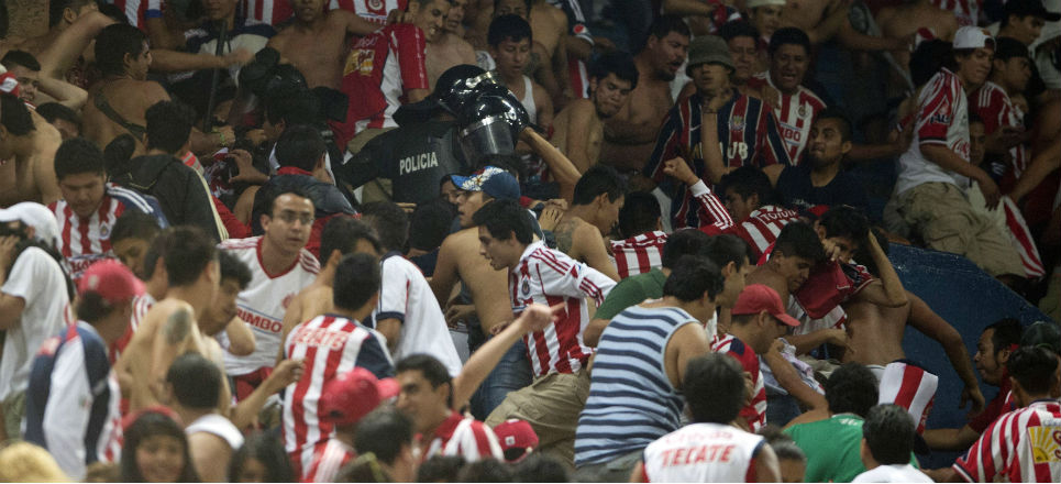 Cárcel Multa Y Expulsión A Quien Provoque Violencia En Estadios De