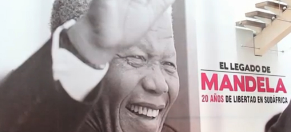 Video: El legado de Nelson Mandela llega a México | Aristegui Noticias