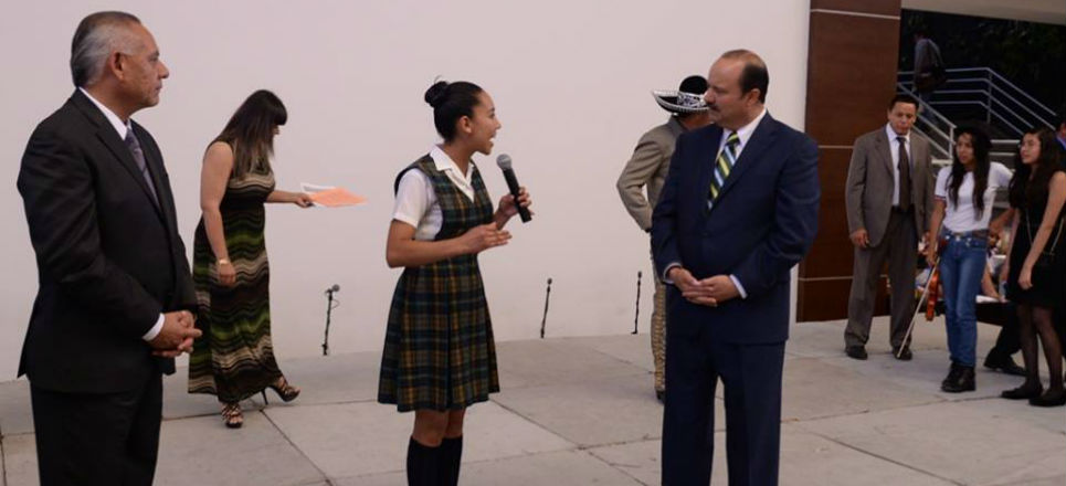 "Gobernadores roban y no cumplen con su trabajo", reprocha niña frente ...