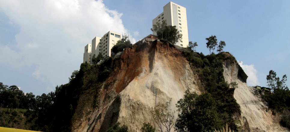 Comienza demolición de casa construida sobre talud de Santa Fe ...