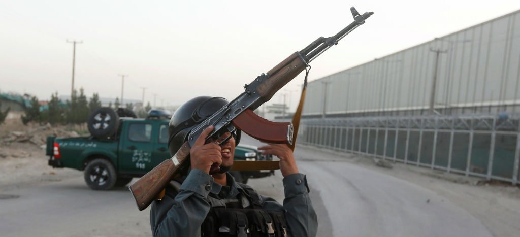 Fallido ataque Talibán contra hotel en Kabul; tres muertos | Aristegui ...