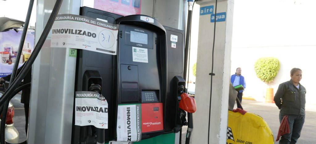 Multará Profeco a 58 gasolineras por vender litros incompletos | Aristegui Noticias