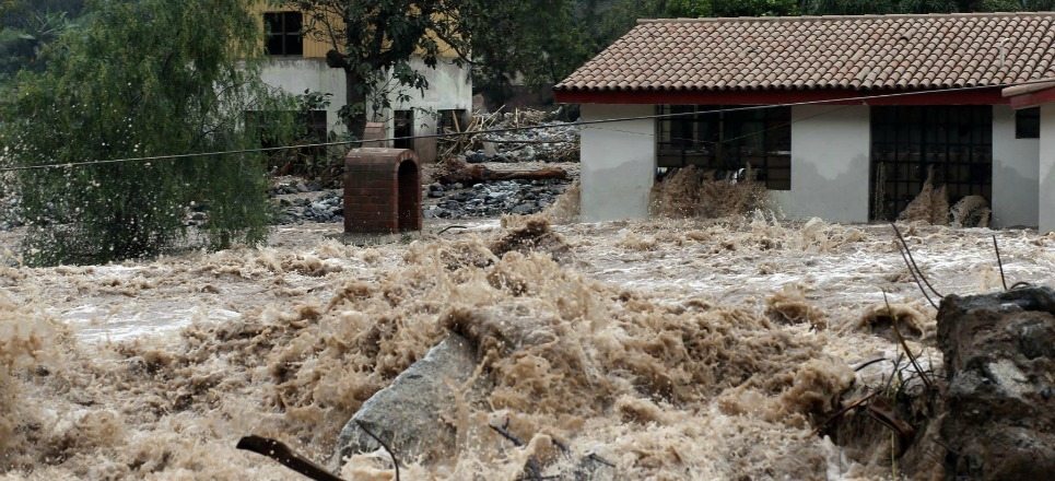 Perú: 84 muertos y 11 mil damnificados por inundaciones | Aristegui ...