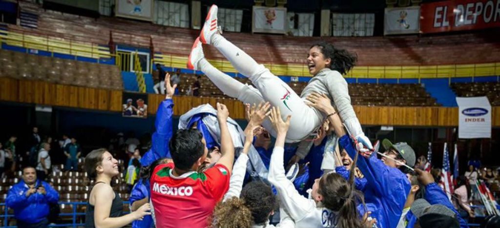 ¡Reparte Natalia Botello sablazos de oro en Bulgaria! (Video ...