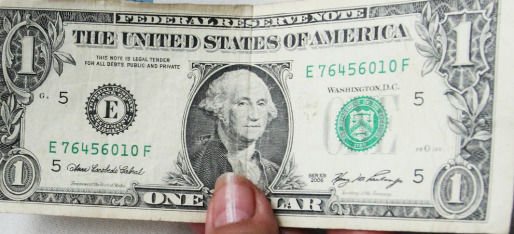 Dólar interbancario baja de los 18 pesos | Aristegui Noticias