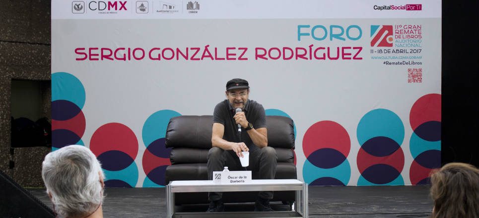 El kit de supervivencia literaria de Óscar de la Borbolla | Aristegui ...