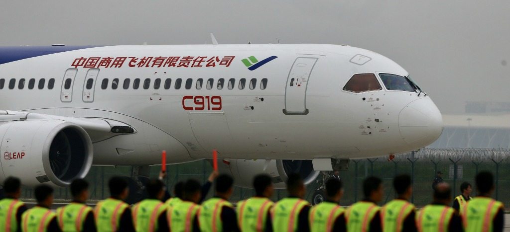 Vuelo inaugural del C919, el gran avión de pasajeros desarrollado por ...