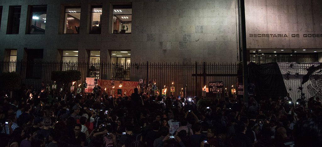 Una sola voz: #NiUnoMás #NosEstánMatando (Video) | Aristegui Noticias