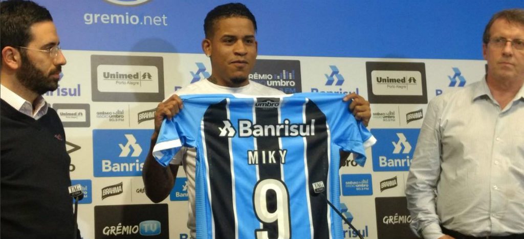 Michael Arroyo deja al América para jugar en Brasil (Video) | Aristegui ...