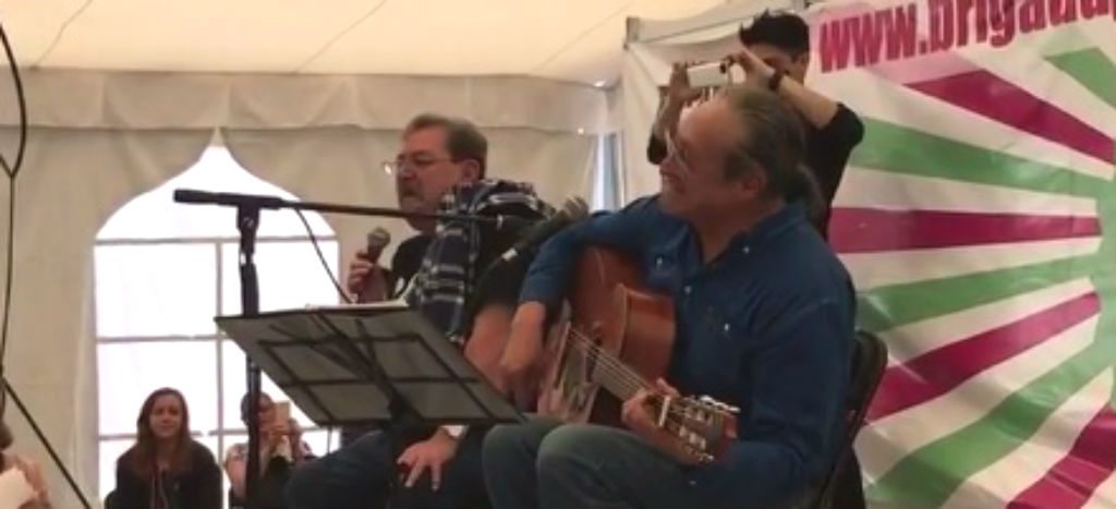 Canta Paco Ignacio Taibo II junto a Gabino Palomares en # ...