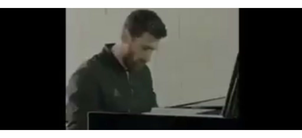 Lionel "Mozart" toca el himno de la Champions League (Video ...
