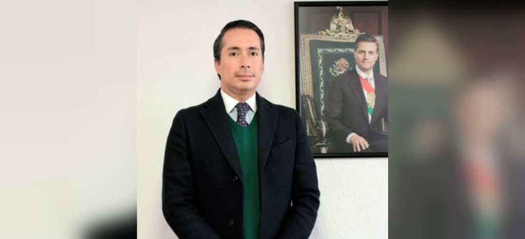 Mando federal renuncia tras revelarse que su gasolinera vendía ...