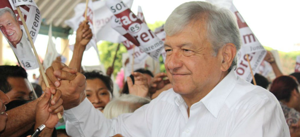 Nosotros comparamos a AMLO con Chávez: Lozano; él ya dio ejemplo de ...
