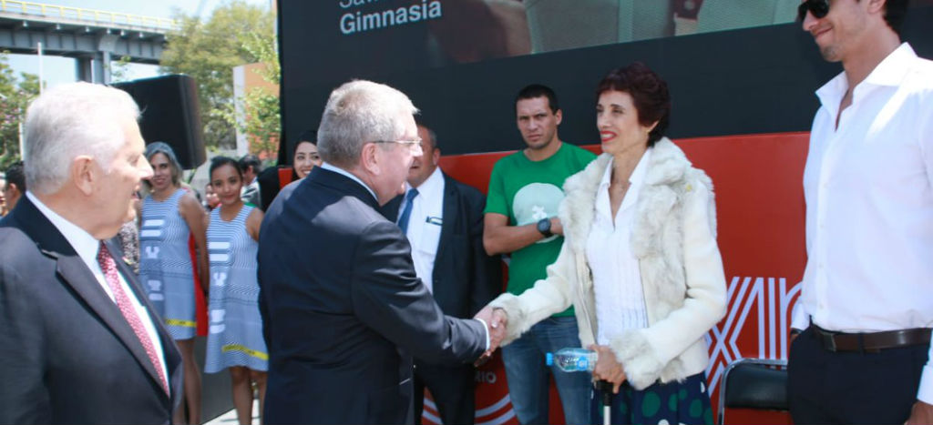 "Me voy a subir por el elevador ahora": Enriqueta Basilio (Video ...