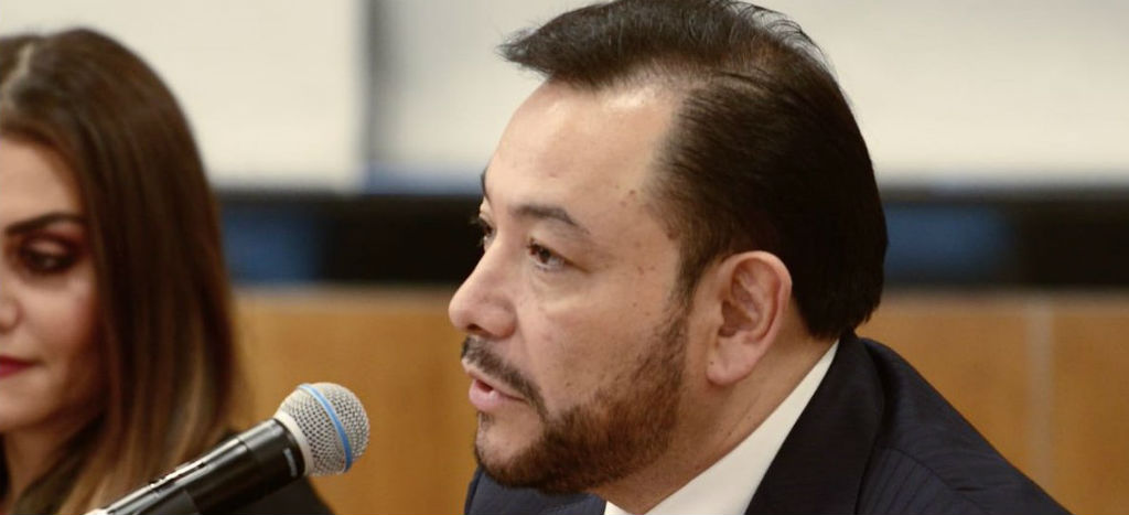 Una más... Renuncia el diputado Héctor Serrano al PRD | Aristegui Noticias