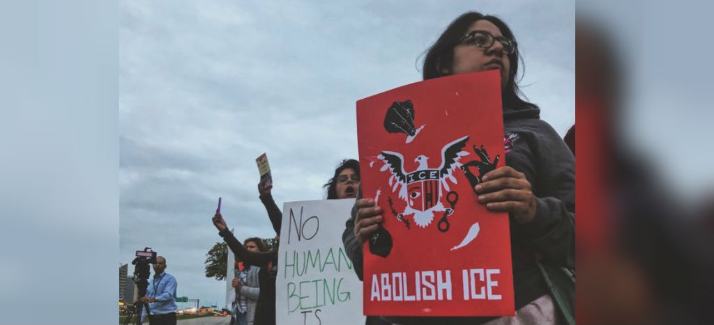 Al menos 280 detenidos, tras redada migratoria en empresa de Texas ...