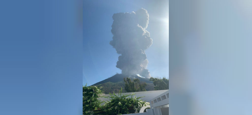 Un muerto y un herido por explosiones volcánicas en isla italiana ...