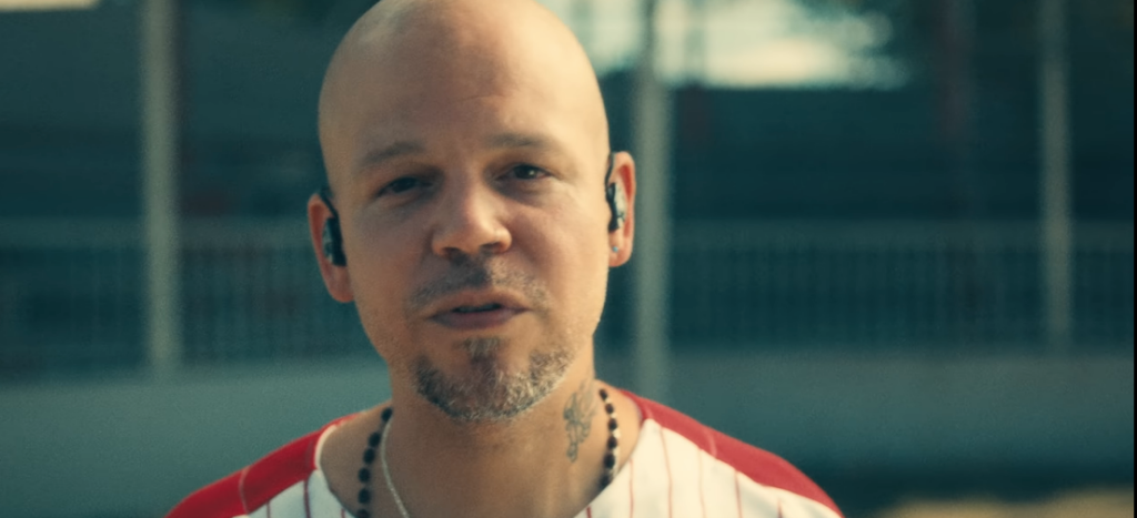 'René', un recorrido lleno de nostalgia por la vida de Residente ...