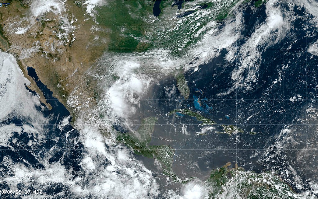 Alertan en Nuevo León por la llegada de polvo del Sahara | Aristegui Noticias