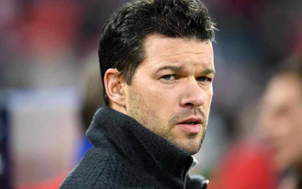 Dona Michael Ballack playeras para salvar a su primer club de la ...