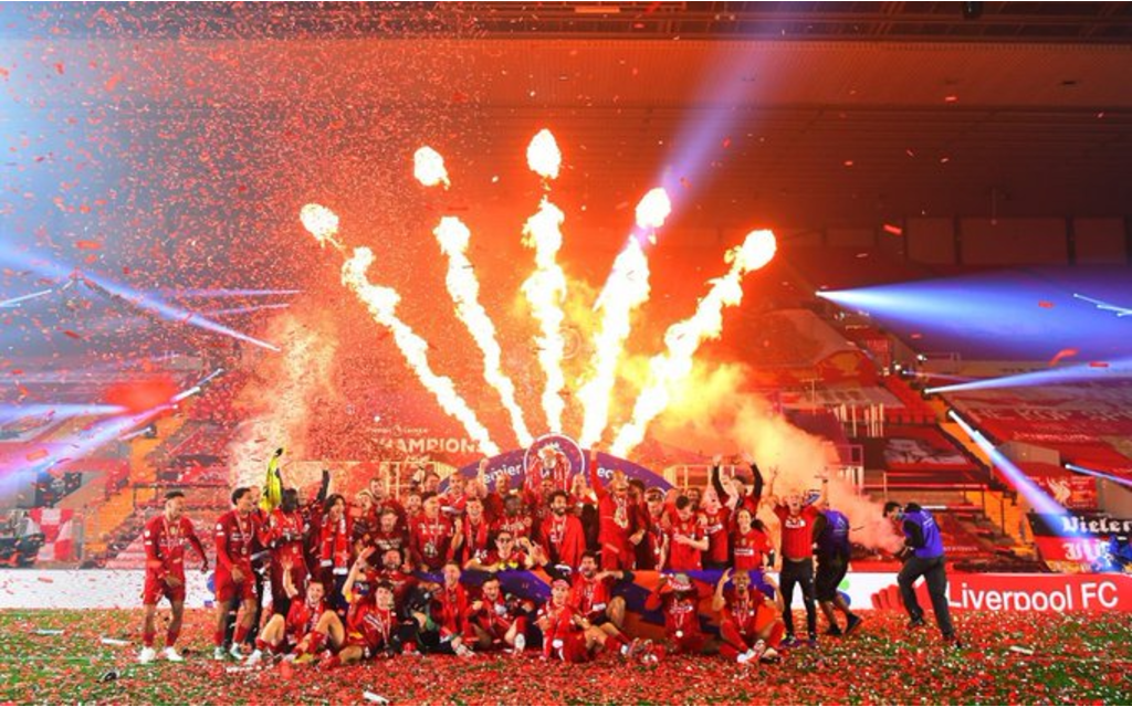 Así fue el festejo del campeón Liverpool en Anfield | Video | Aristegui ...