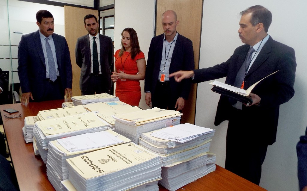 Desechan amparo de César Duarte contra extradición a México | Aristegui ...