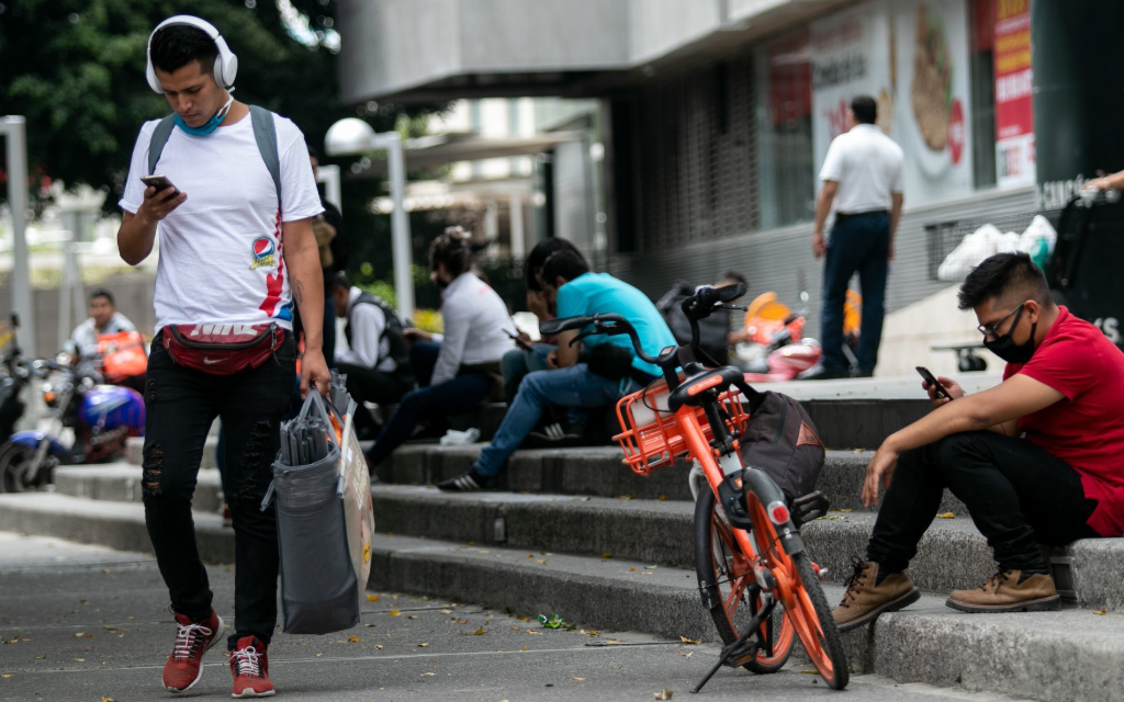 Intoxicación digital: existen más celulares que humanos en el mundo ...
