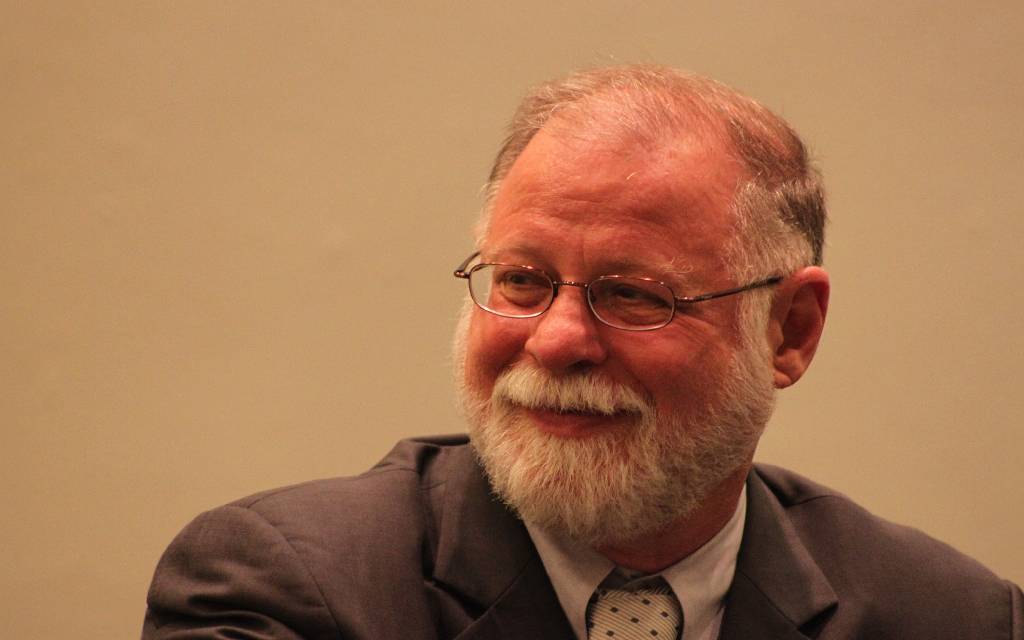 Alberto Manguel dona 40 mil libros de su biblioteca a Lisboa ...