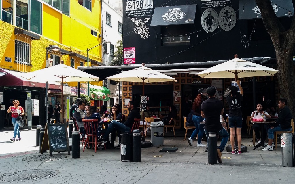 Pese a incremento de casos Covid en CdMx, Zona Rosa abarrotada ...