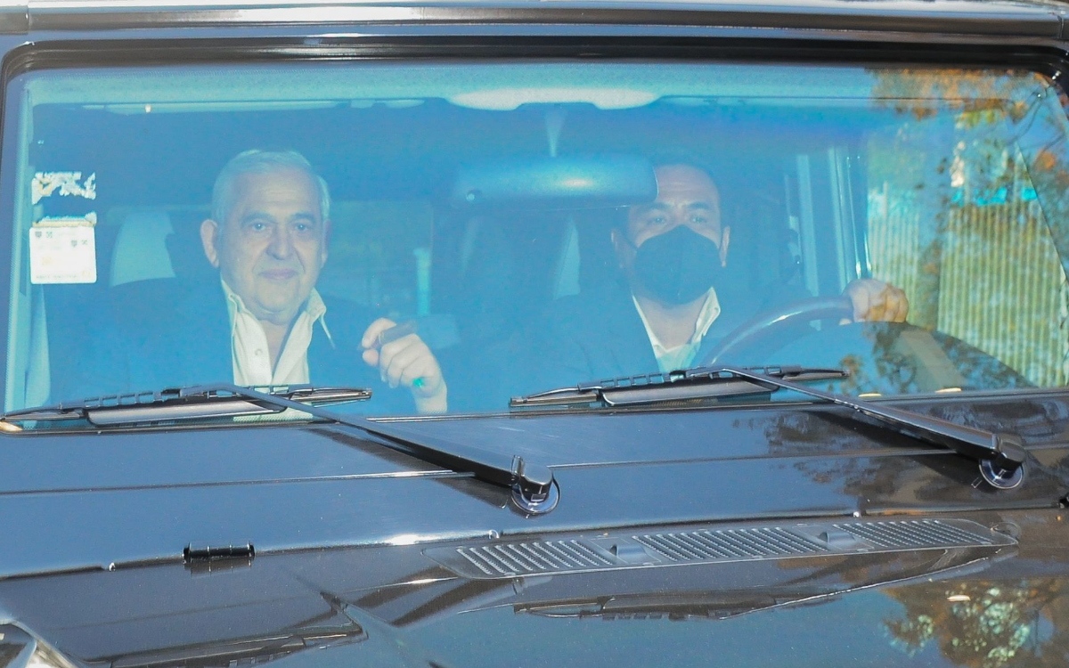 La primera foto de Alonso Ancira tras salir de la cárcel... con puro en ...