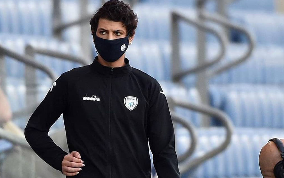 Sapir Berman, de 27 años, es la primera árbitra transgénero en dirigir ...