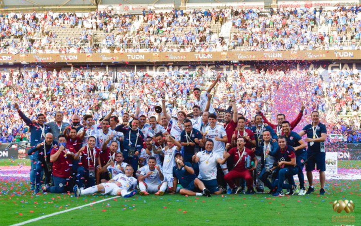 Cruz Azul es el Campeón de Campeones de la Liga MX | Video | Aristegui ...