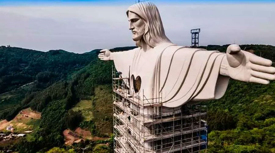 Cristo Protector, más alto que el famoso Redentor de Río de Janeiro ...