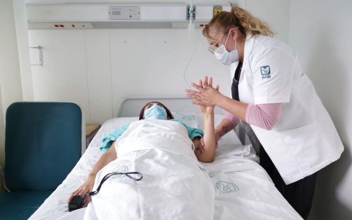 IMSS reconoce la labor de terapistas físicos en su día | Aristegui Noticias