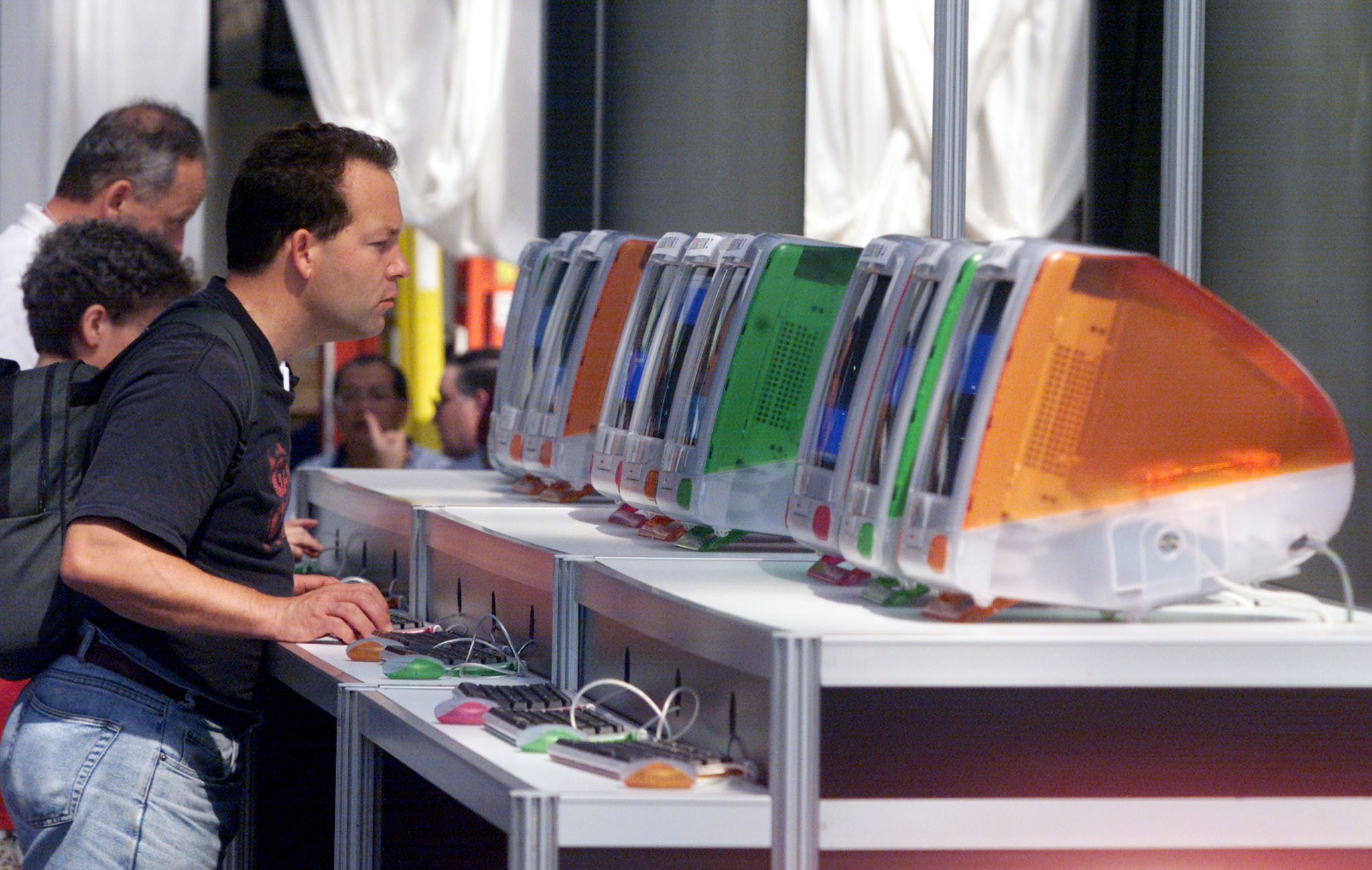 Apple finaliza acuerdo de consultoría con Jony Ive, diseñador del ...