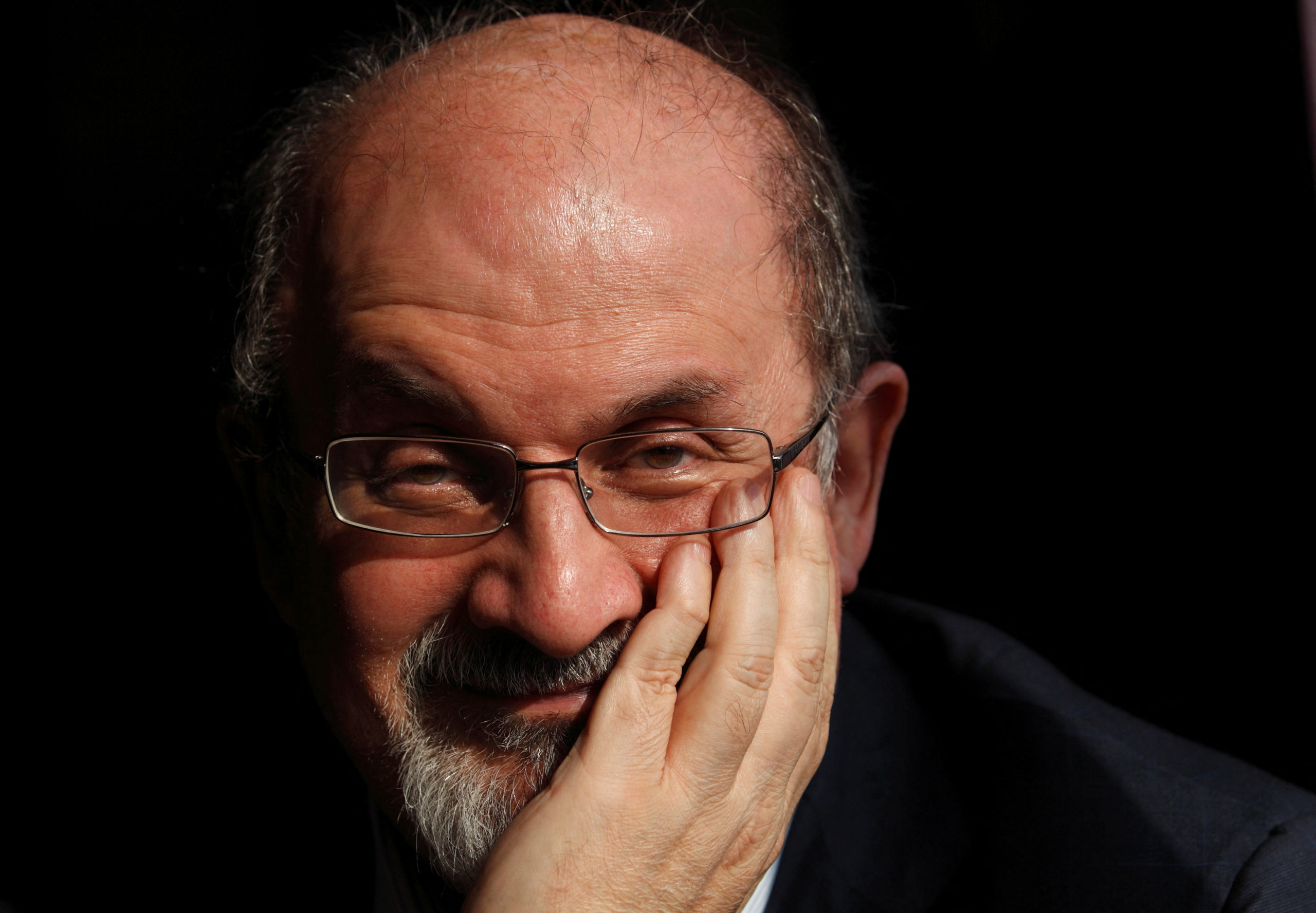 Identifican al atacante del escritor Salman Rushdie como Hadi Matar de ...