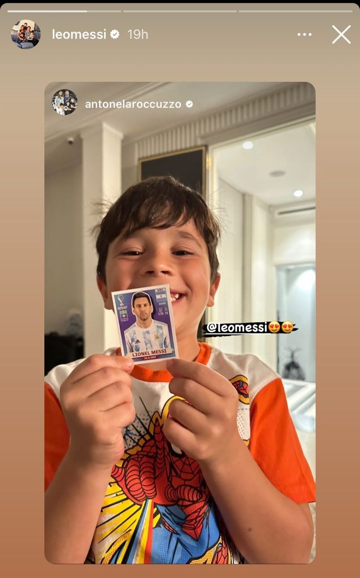 Presume Mateo Messi estampa de su padre para el álbum del Mundial ...