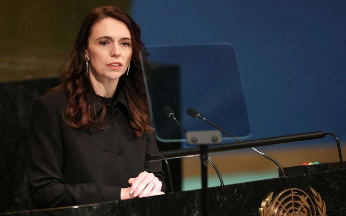 Mujer ataca con espada oficina de primera ministra de Nueva Zelanda ... Mujer ataca con espada oficina de primera ministra de Nueva Zelanda ...