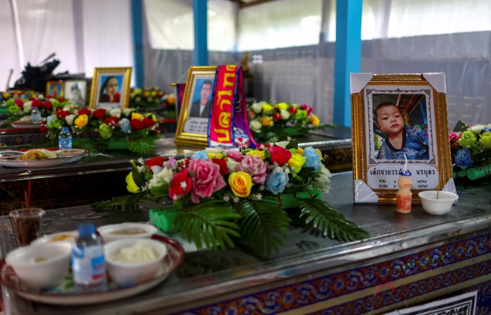 Tailandia de luto: Cientos se reúnen a honrar la vida de los niños ...