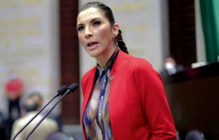 Trabajar 6 horas en lugar de 8, propone diputada del PT | Aristegui ...