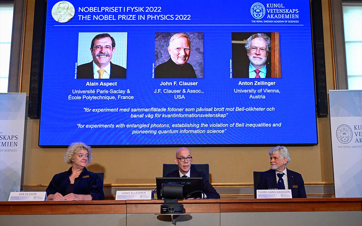 Aspect, Clauser y Zeilinger reciben Premio Nobel de Física 2022 | Aristegui Noticias