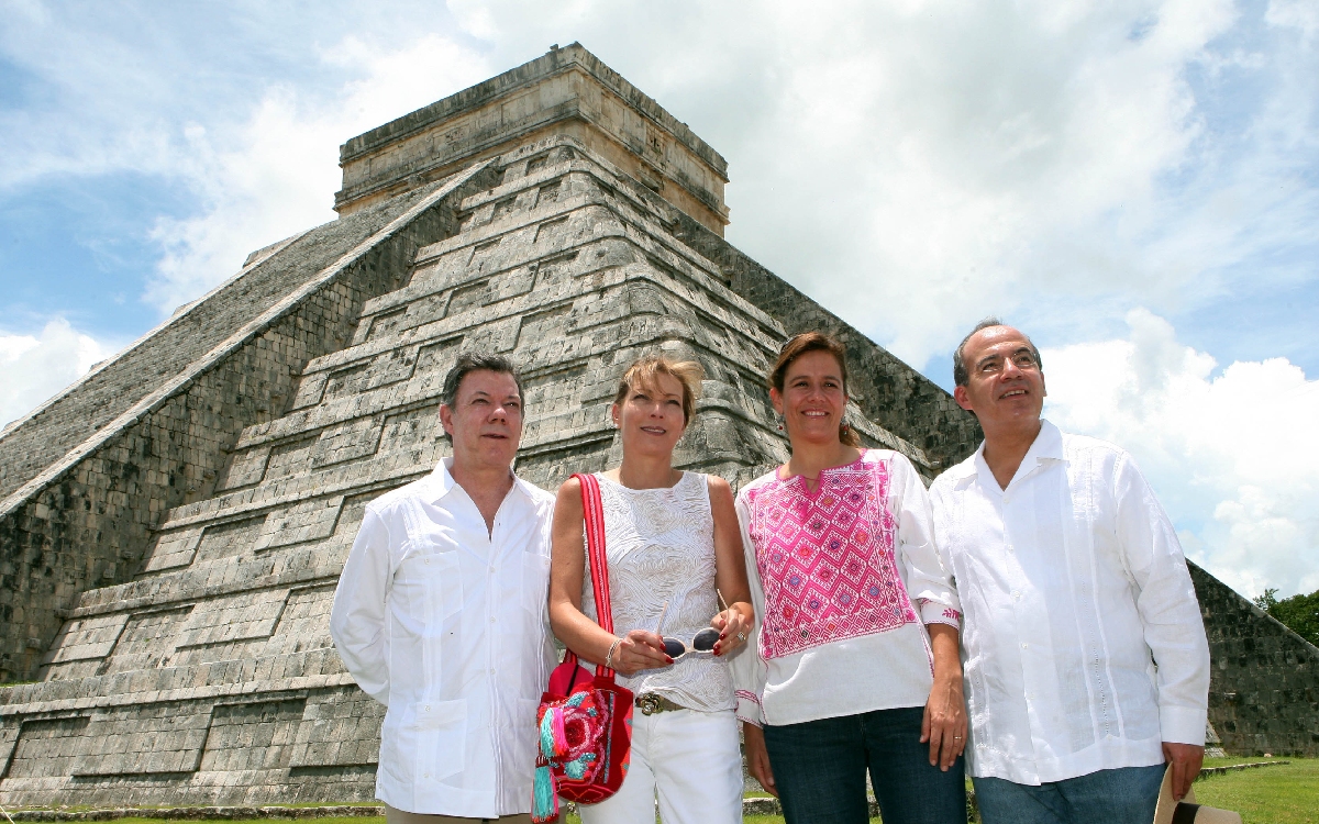 Polémica en Chichen Itzá: Thalía, JLo, Fox y Bush también han posado en ...