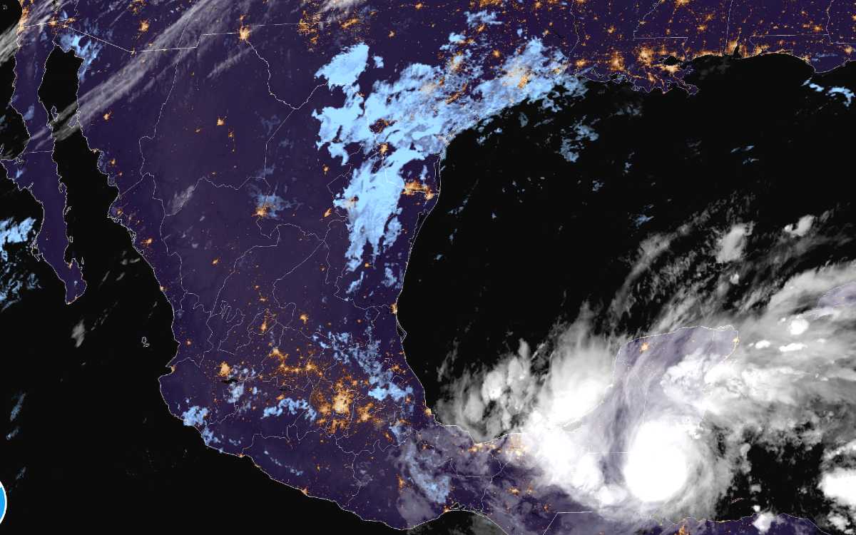 Huracán Lisa toca tierra en Belice, se enfila a México | Aristegui Noticias