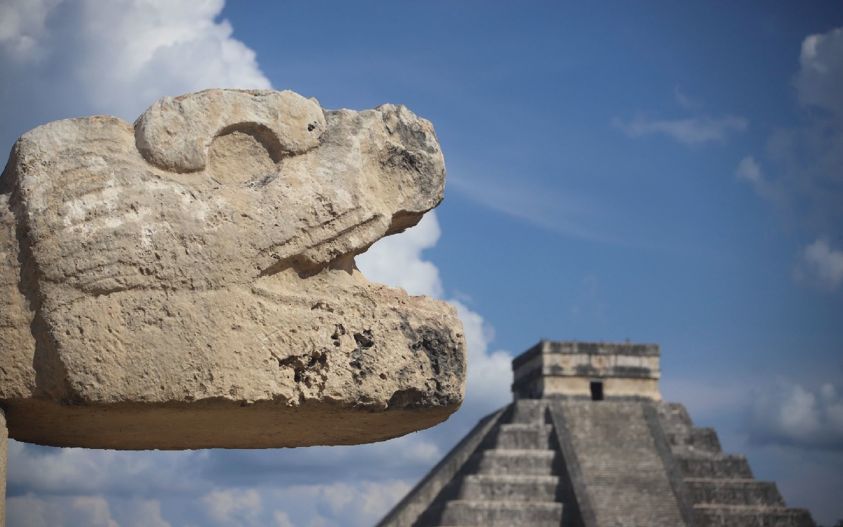 Polémica en Chichen Itzá: Thalía, JLo, Fox y Bush también han posado en ...