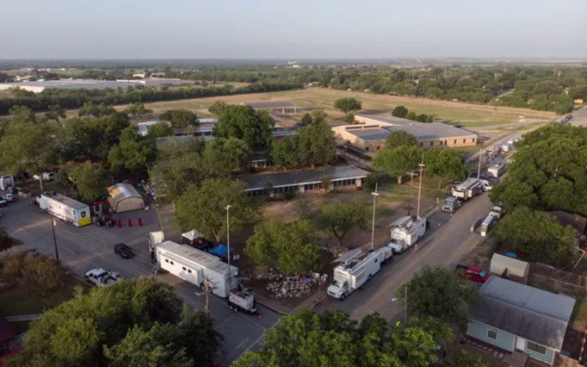 Construirán nueva escuela en Uvalde; demolerán primaria donde ocurrió masacre | Aristegui Noticias