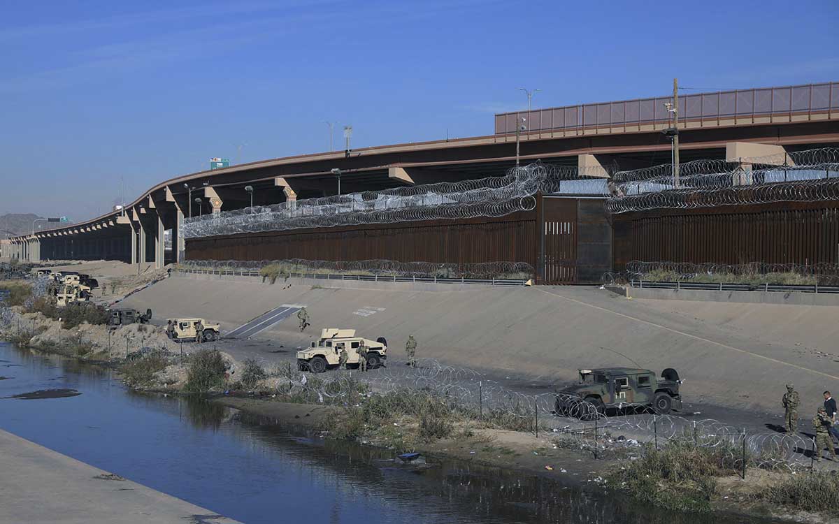 Texas blinda la frontera con México para impedir el paso de migrantes ...