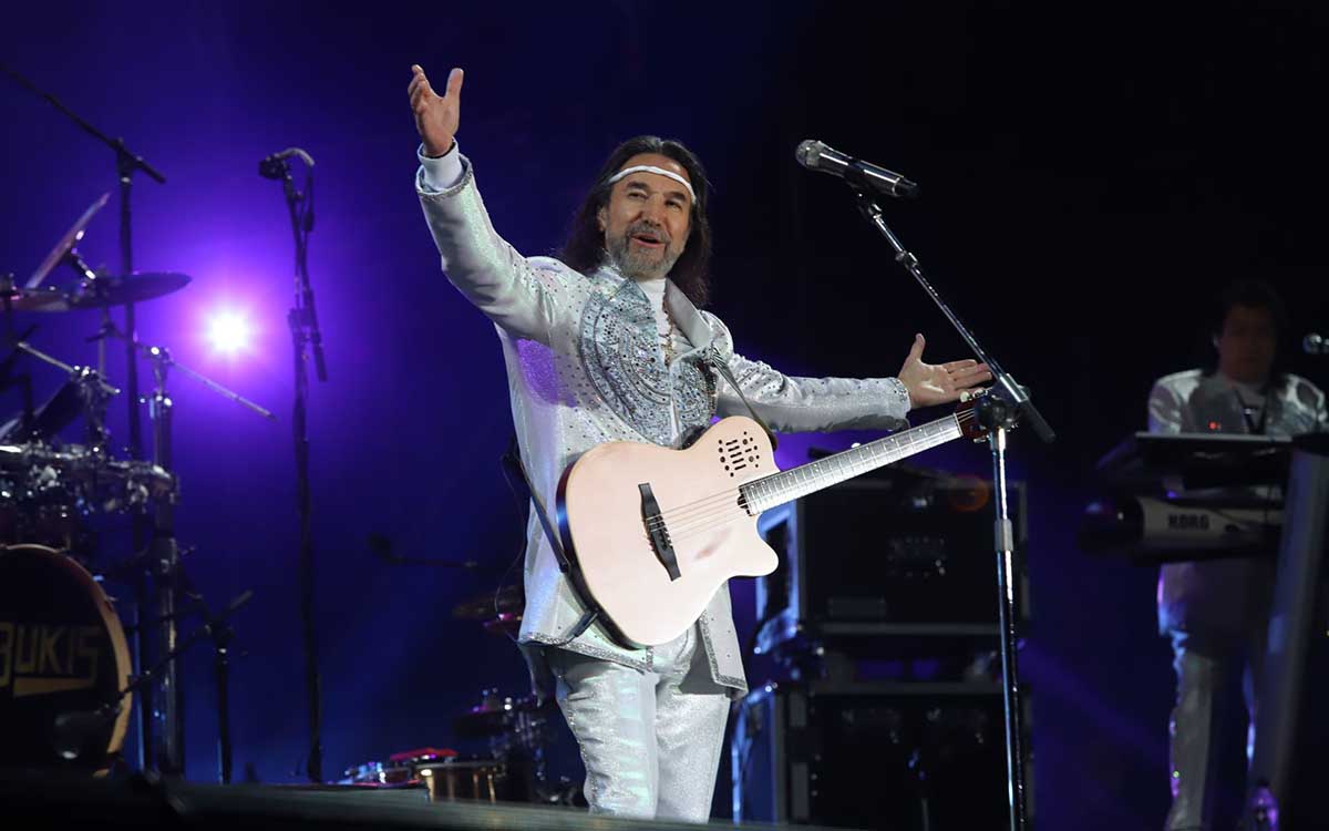 'Los Bukis' triunfan en el Azteca con su 'historia cantada' | Aristegui ...